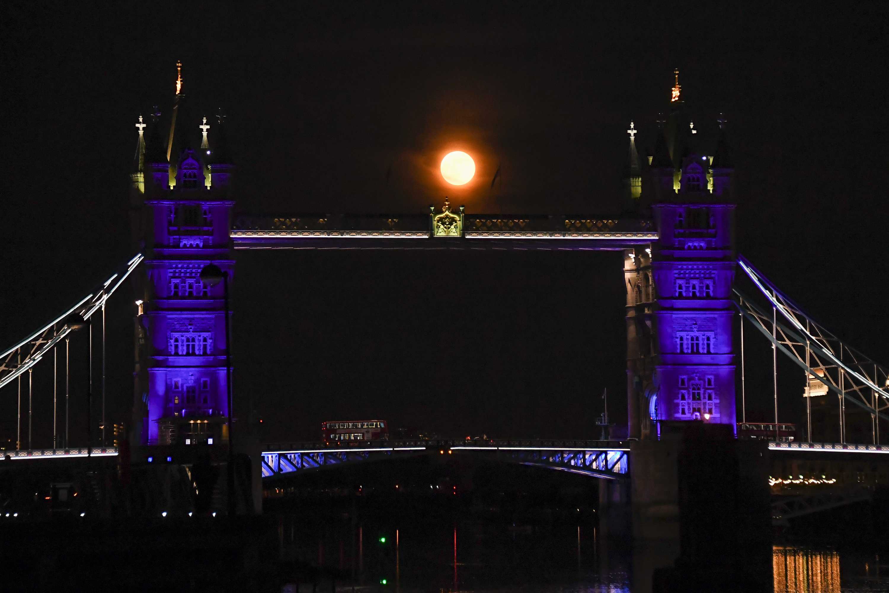 Supermoon — the flower moon — caught on camera around the world for the ...