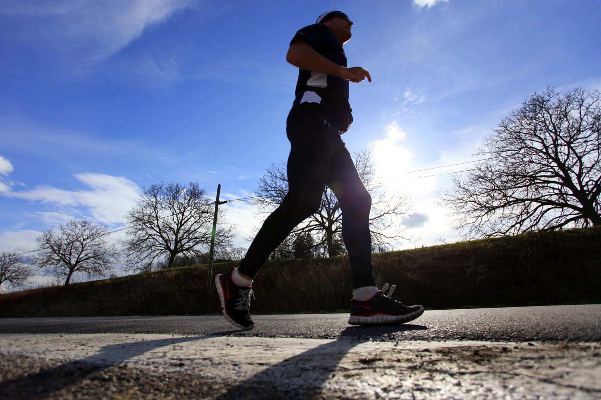 Sydney marathon runner Tom Denniss becomes fastest man to circle globe ...