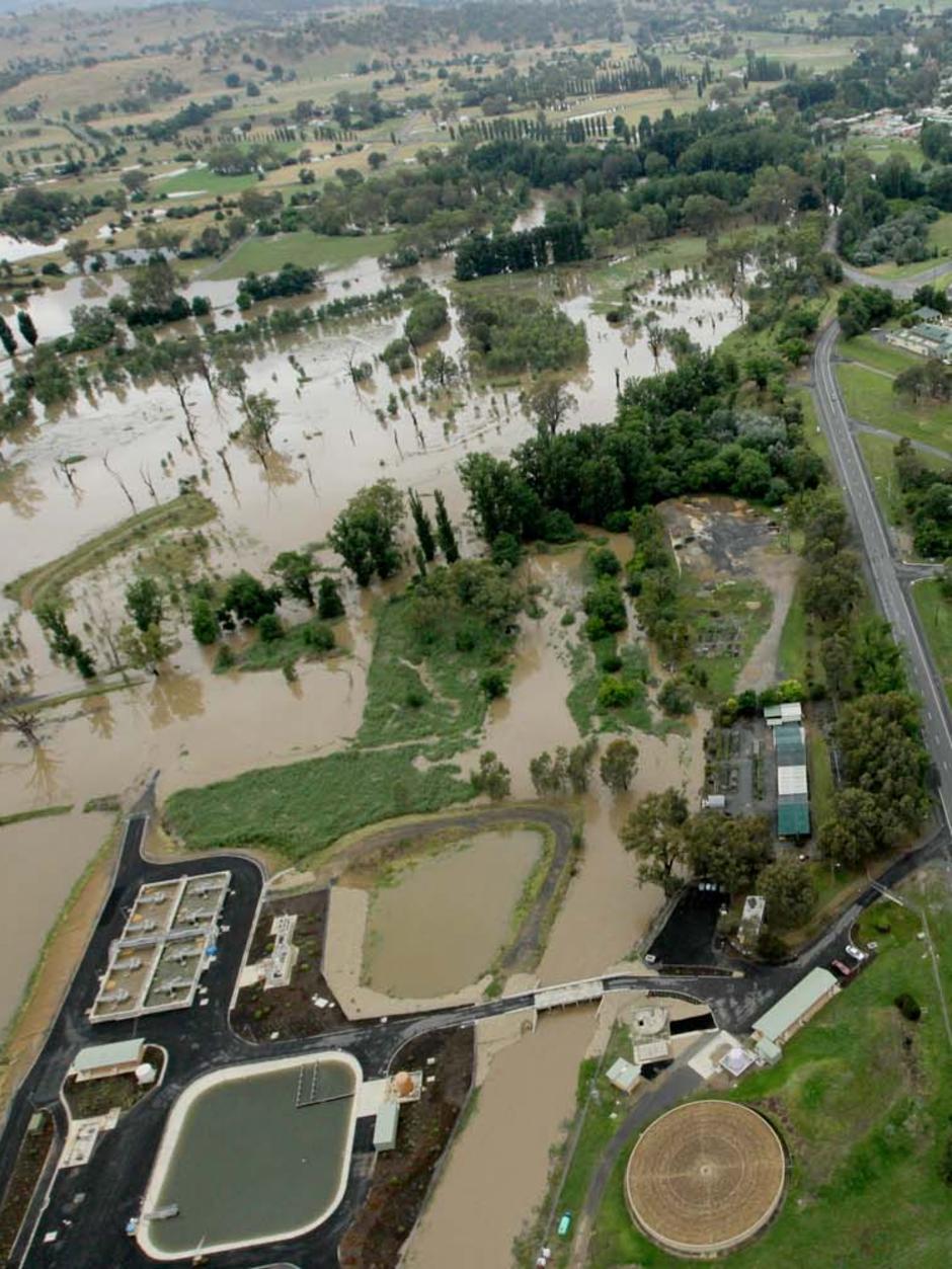 Flood threat eases as rivers recede - ABC News