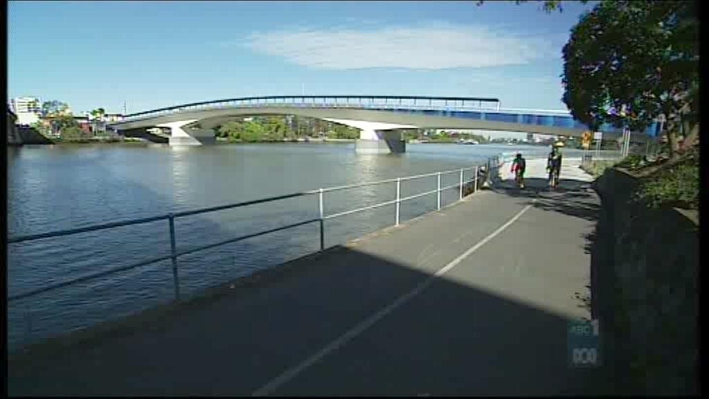 Drivers test Brisbane's new Go Between bridge - ABC News