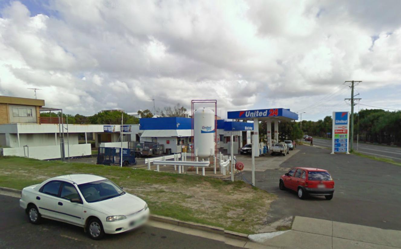 Emergency services contain servo gas leak - ABC News