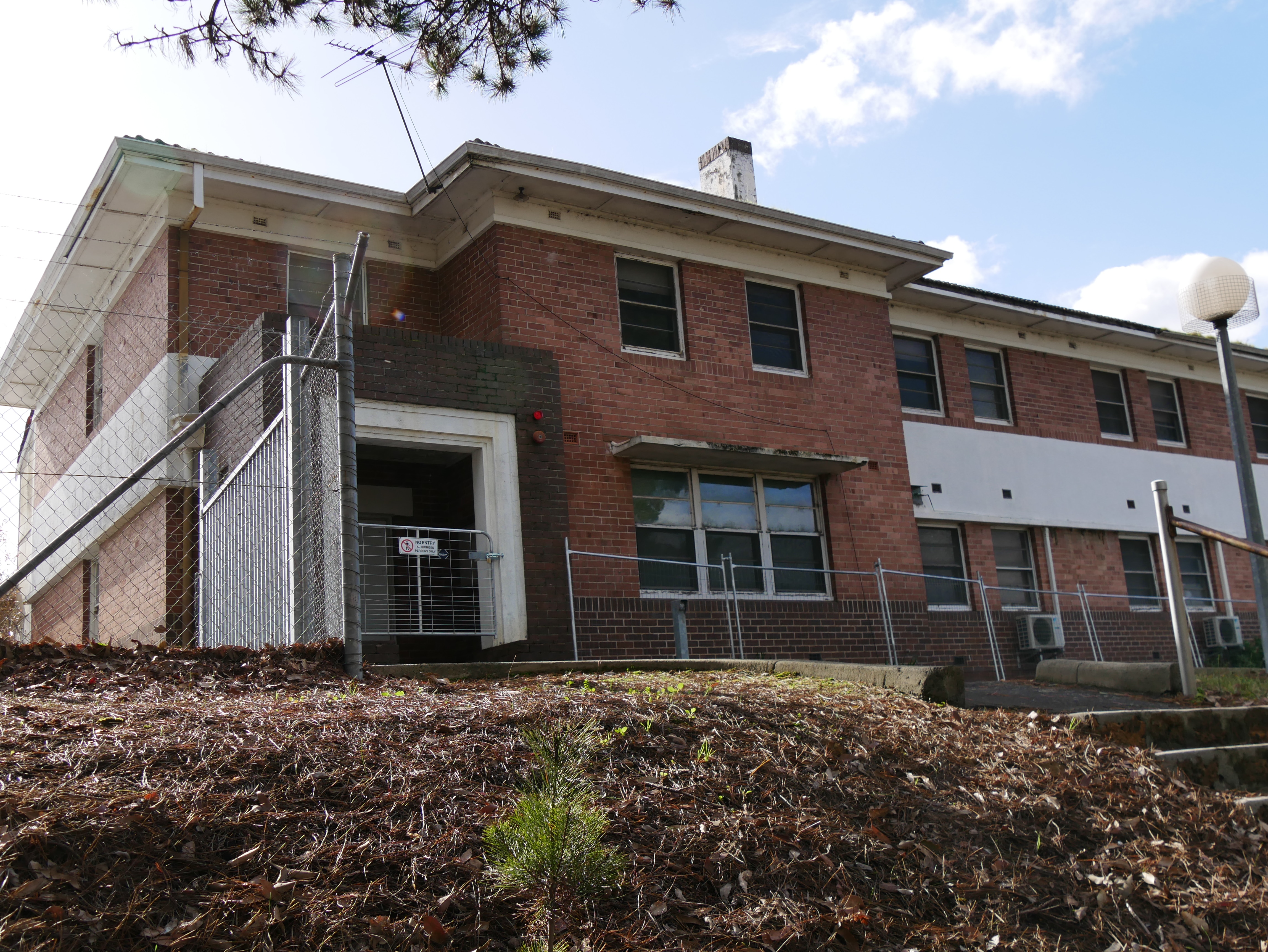 Calls to reopen Collie nurses' quarters as accommodation shortages ...
