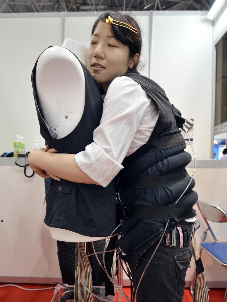 Hug machine on show in Japan - ABC News
