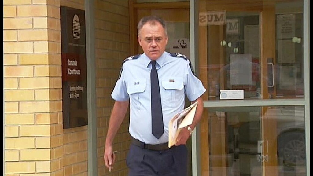 Officer says arrested teen punched him in face - ABC News