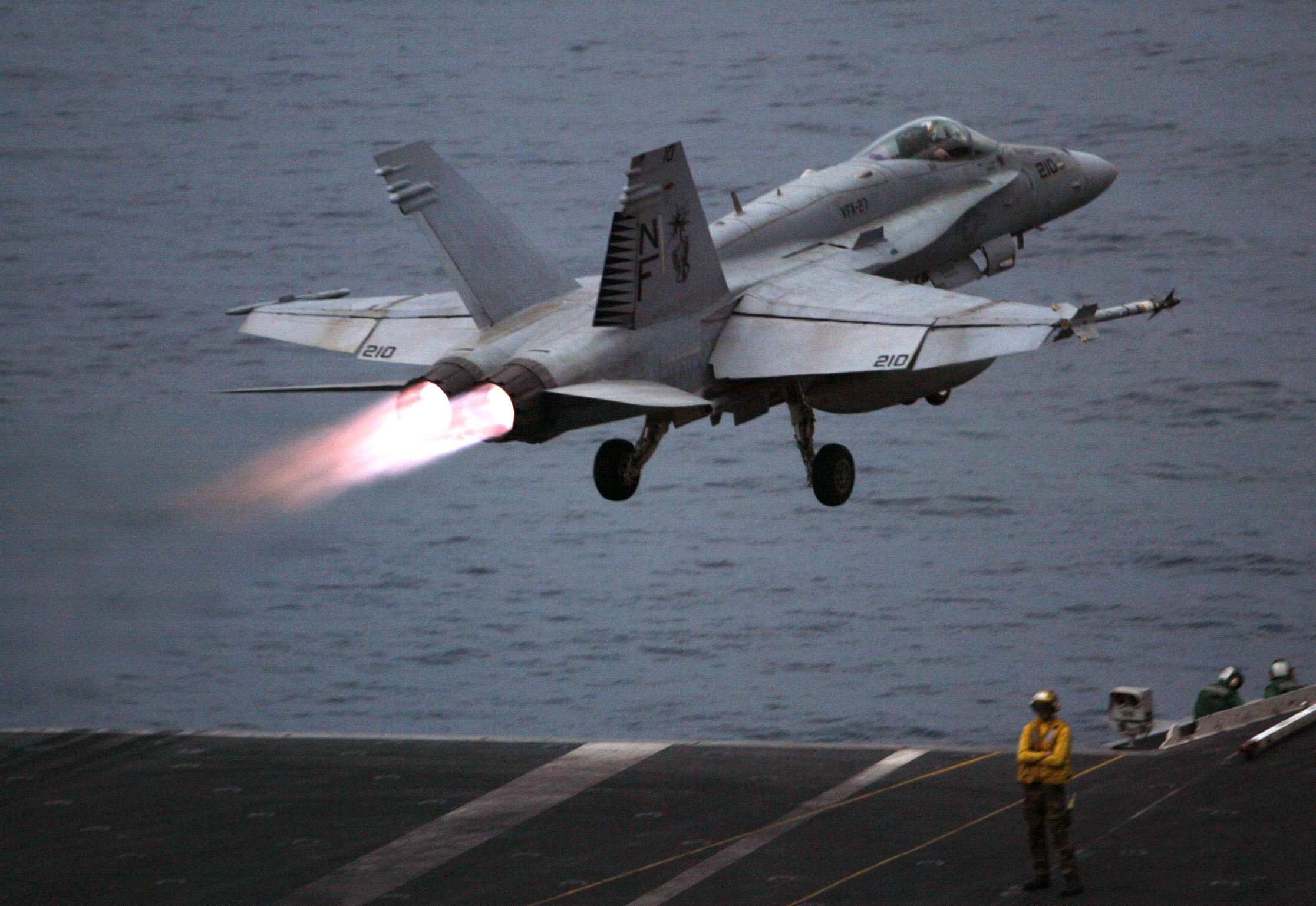 US aircraft strike Islamic State positions in Iraq: Pentagon - ABC News