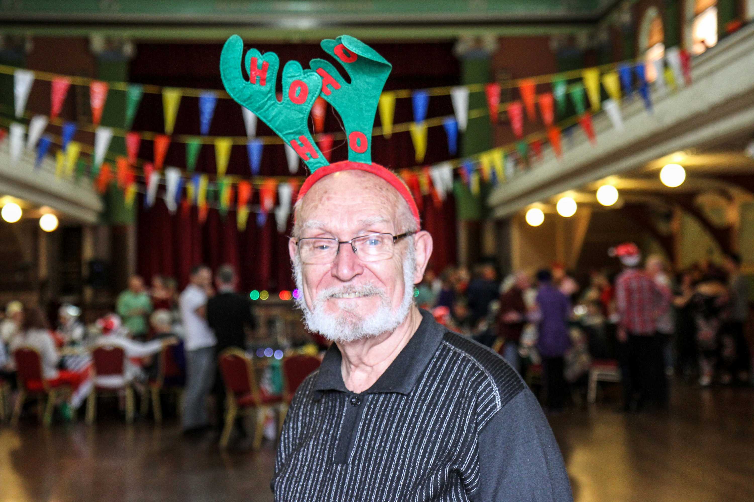 “We wish you a…?”: The guide to Christmas etiquette including whether ...