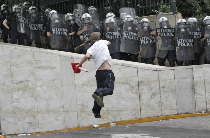 3 dead after protesters torch Greek bank - ABC News