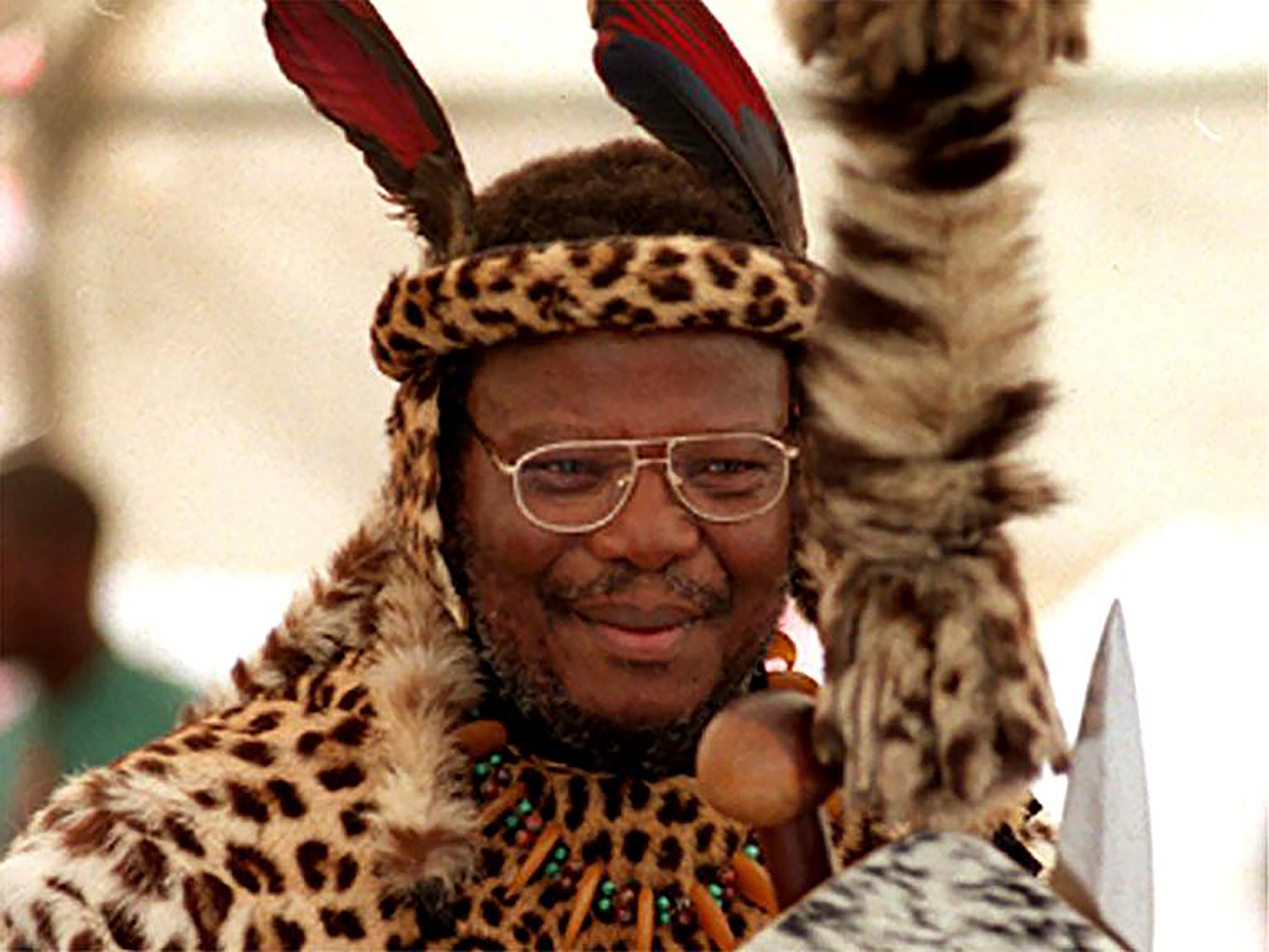 Mangosuthu Buthelezi, Zulu prince who roiled South African politics ...