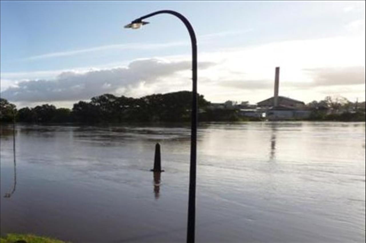Houses lifted above Macleay River flood levels - ABC News