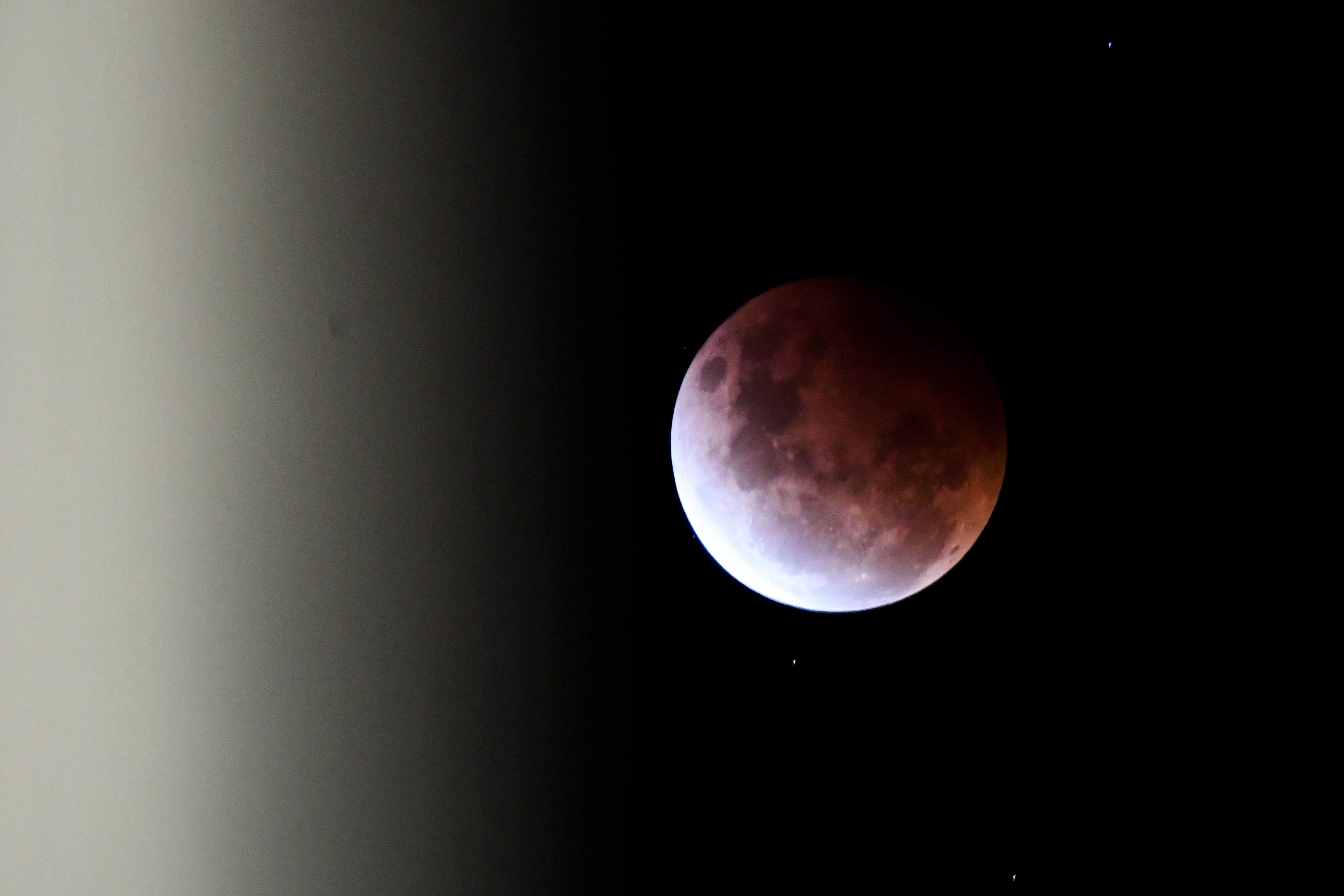 Super blood moon: Check out these photos of the lunar eclipse lighting ...