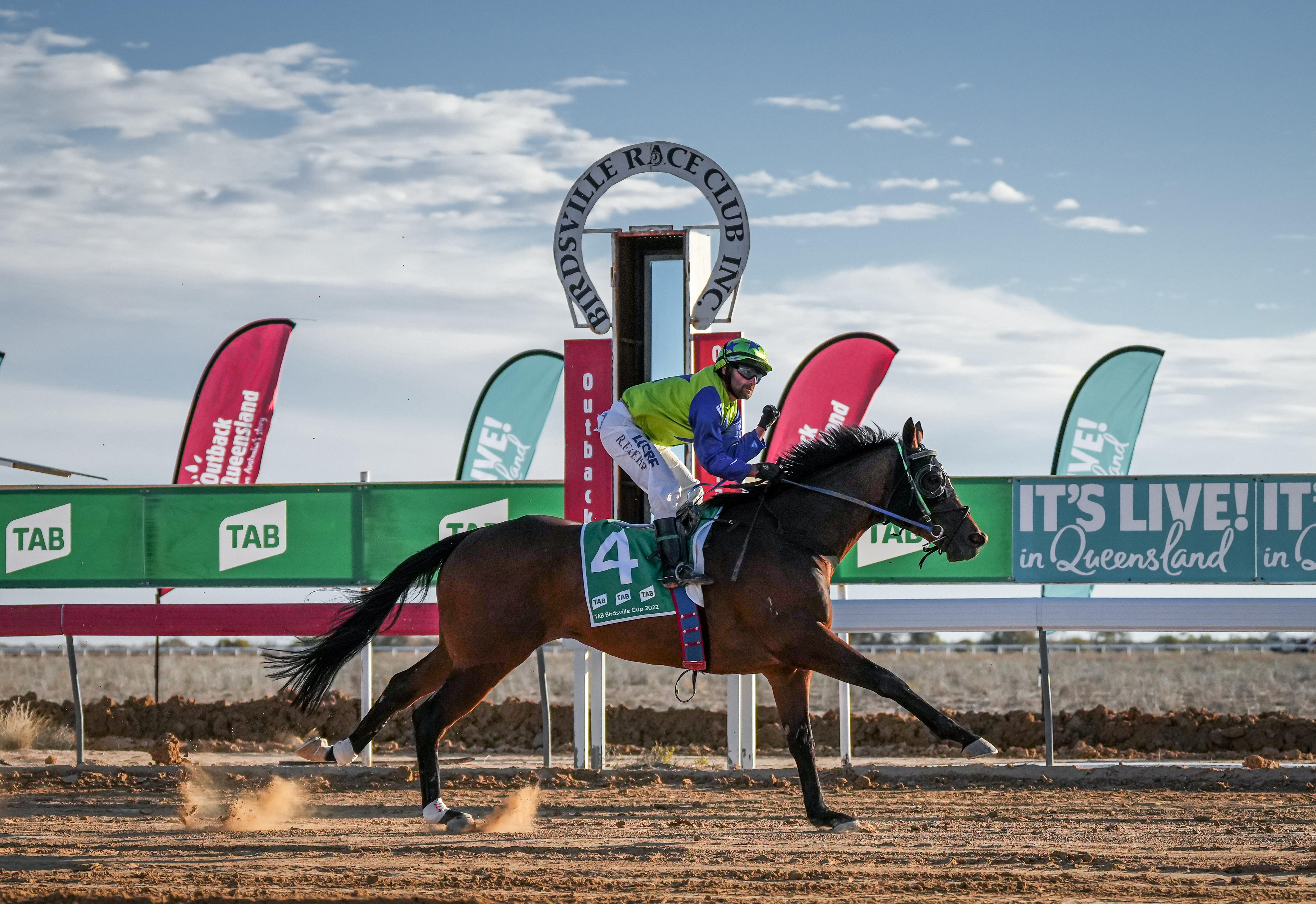 Birdsville Races 2022 go ahead after weather washes out day one - ABC News