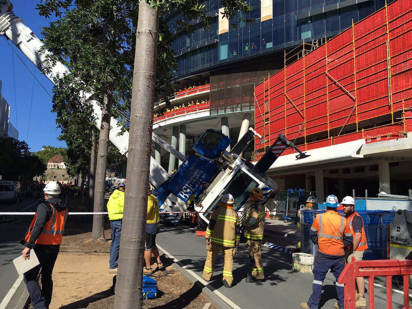Toppled South Brisbane crane that crashed into Griffith University ...