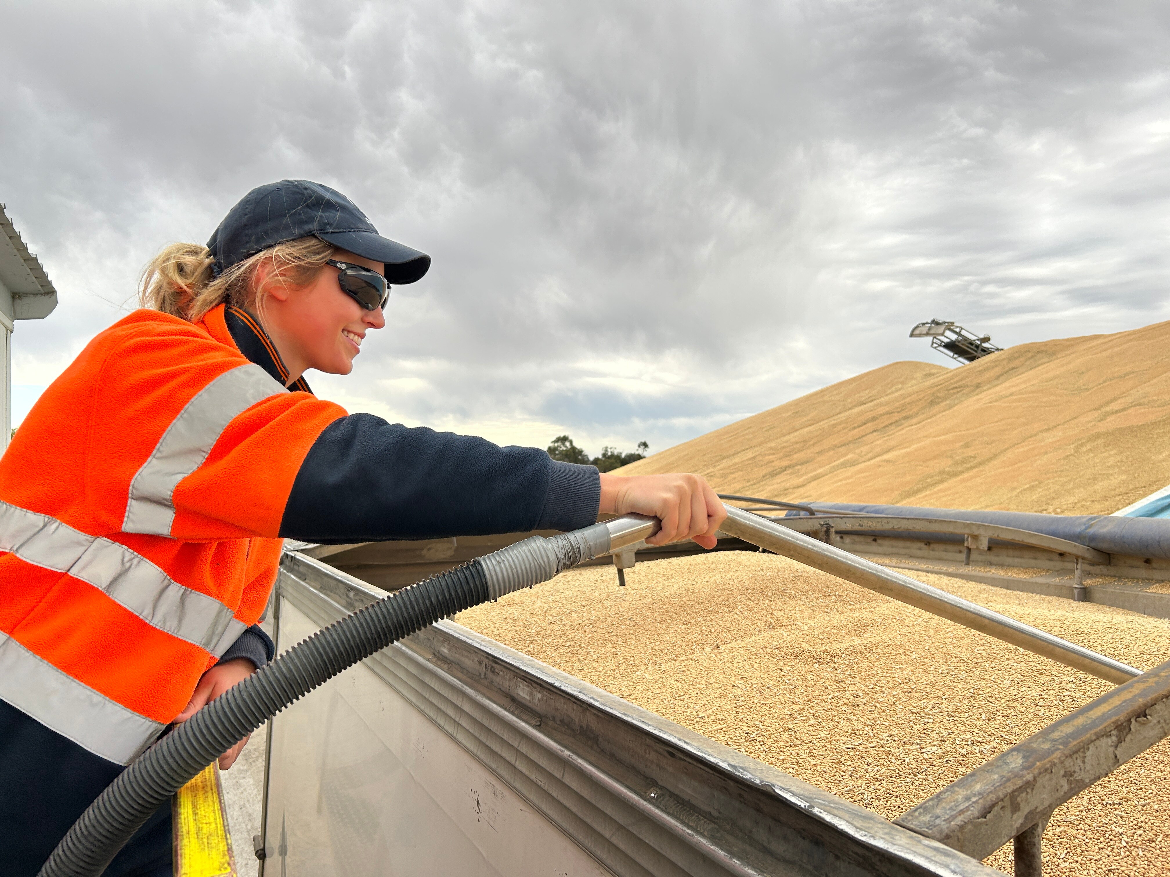 21yo Ellie Murden in charge at Nhill GrainCorp receival site in western ...