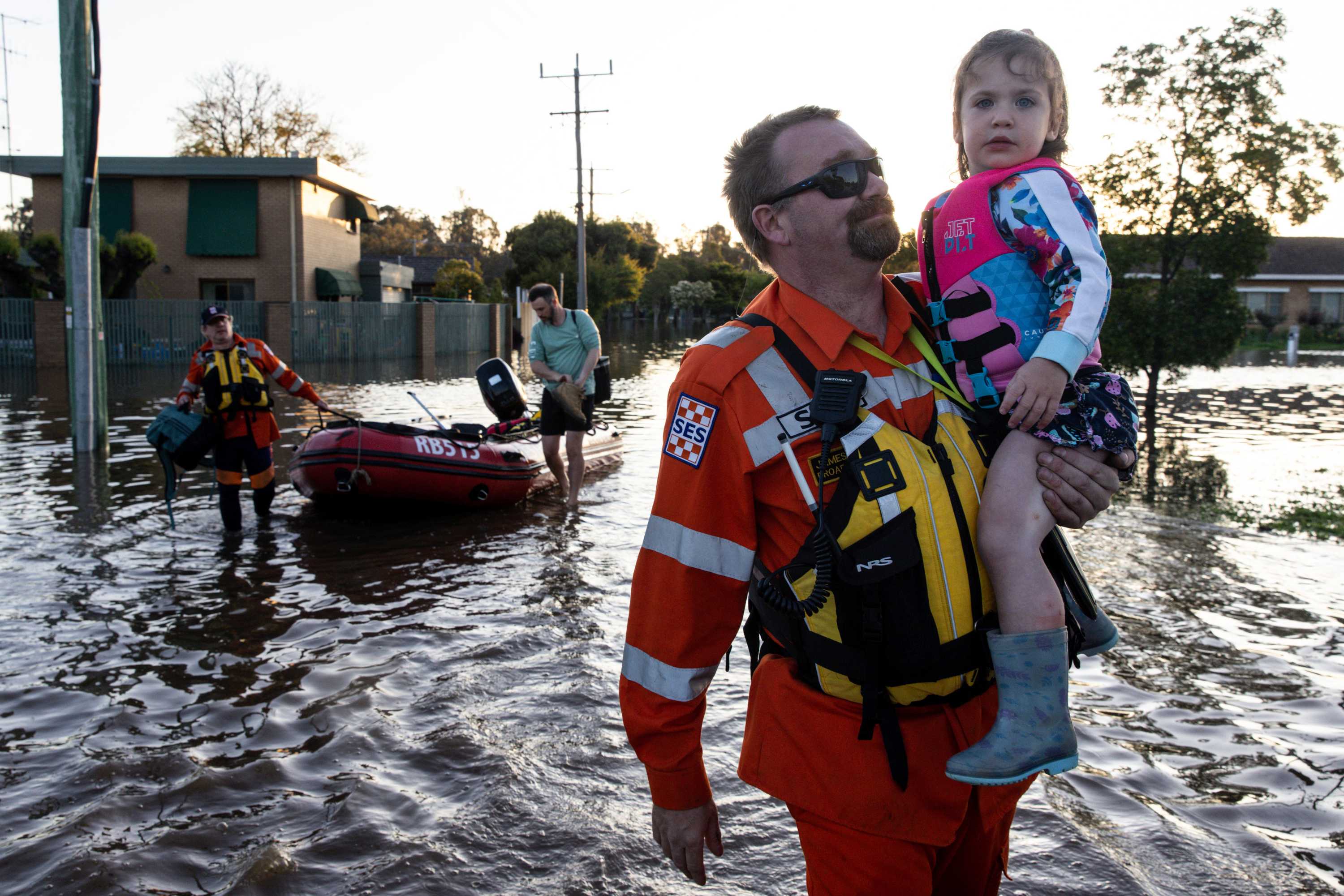 River stablises at Shepparton while flood warning remains - ABC News