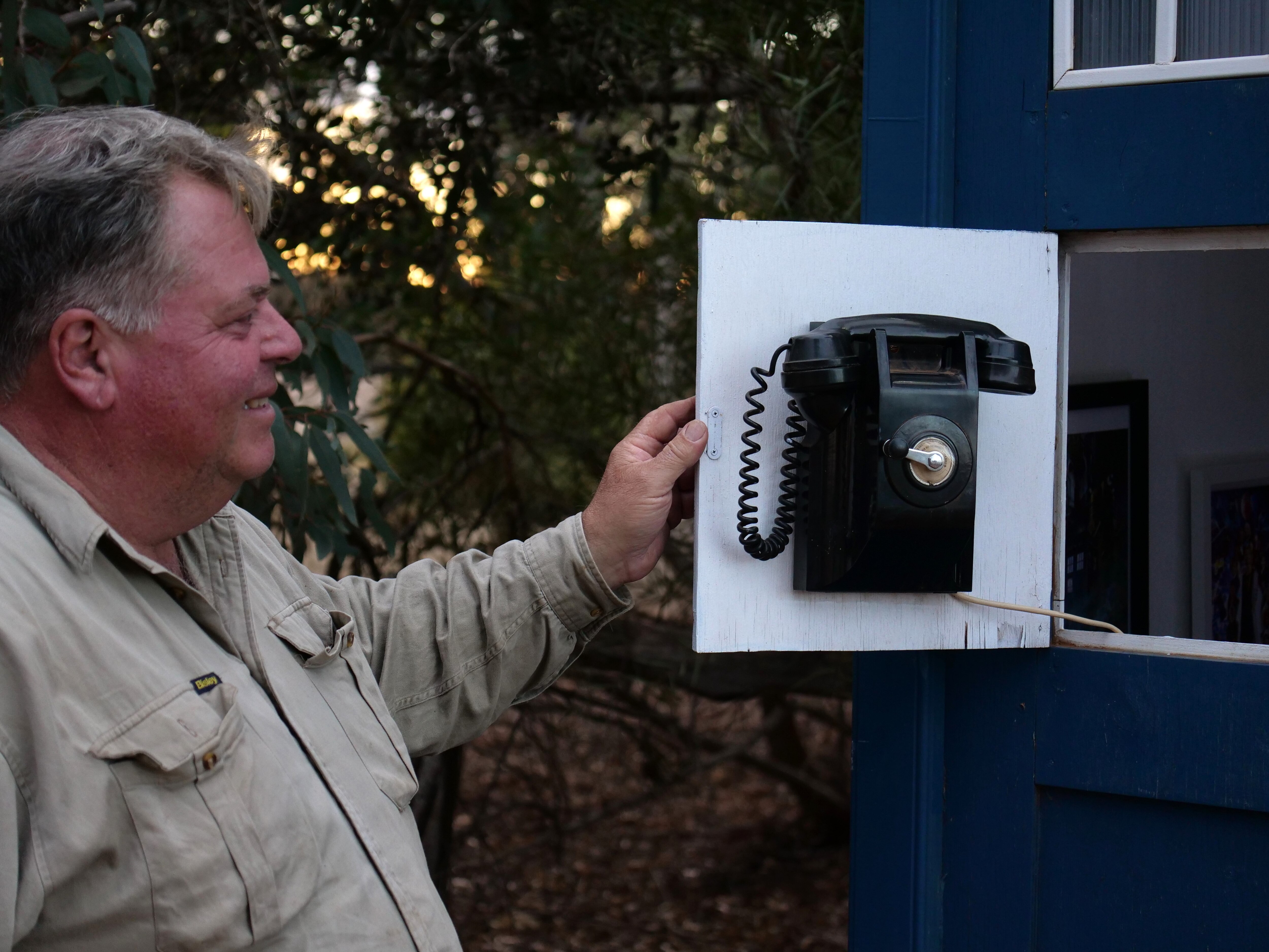 Meet the man who built a life-size TARDIS for his Doctor Who-loving ...