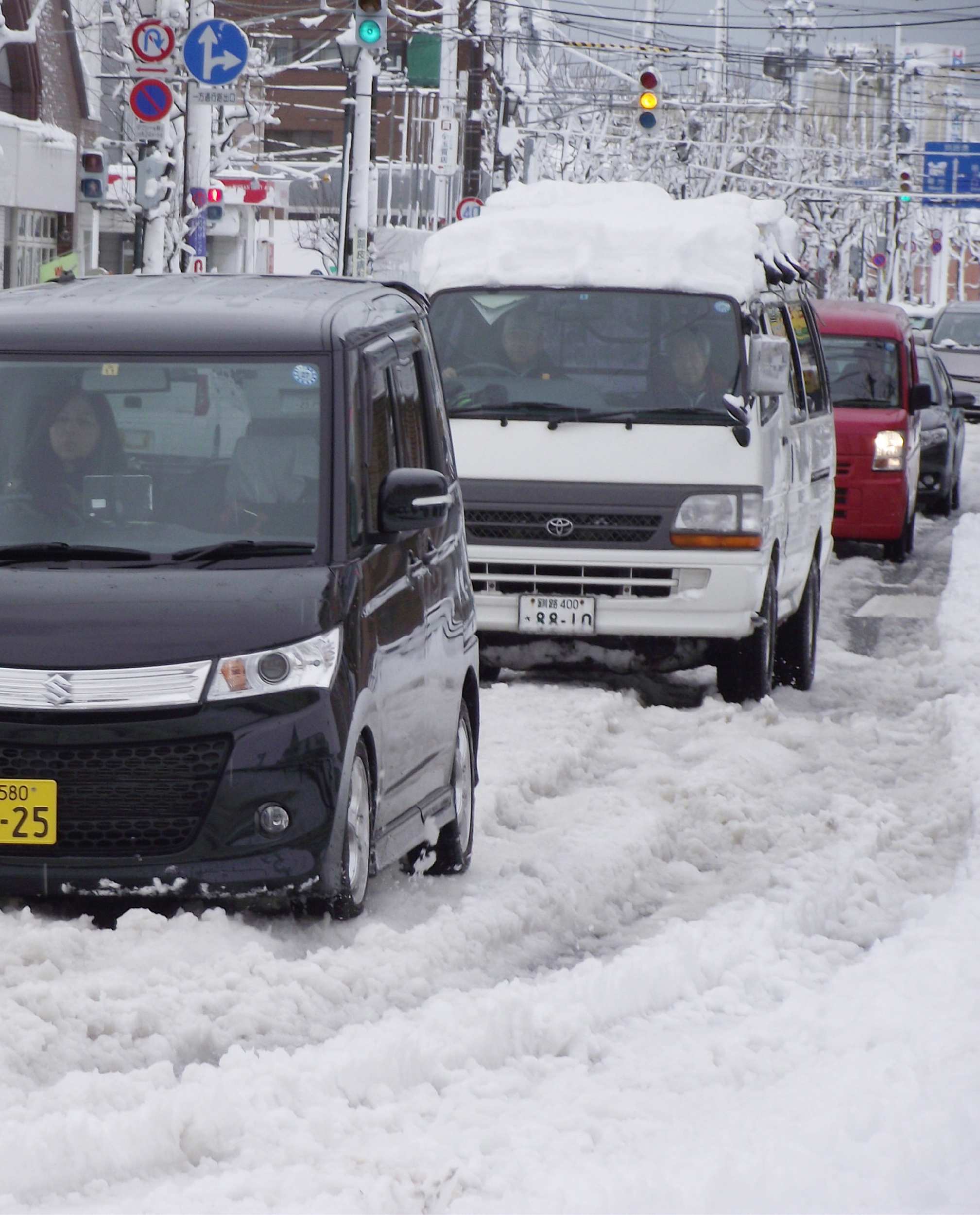 Heavy snow kills five, disrupts travel in Japan - ABC News