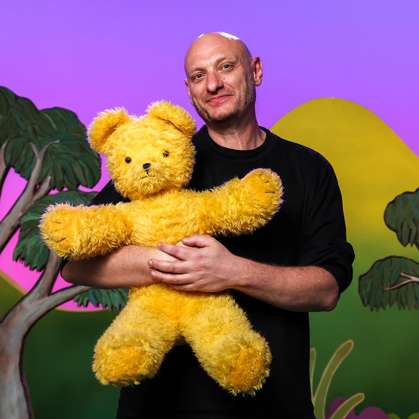 Tasmanian theremin player Miles Brown a guest musician on Play School ...