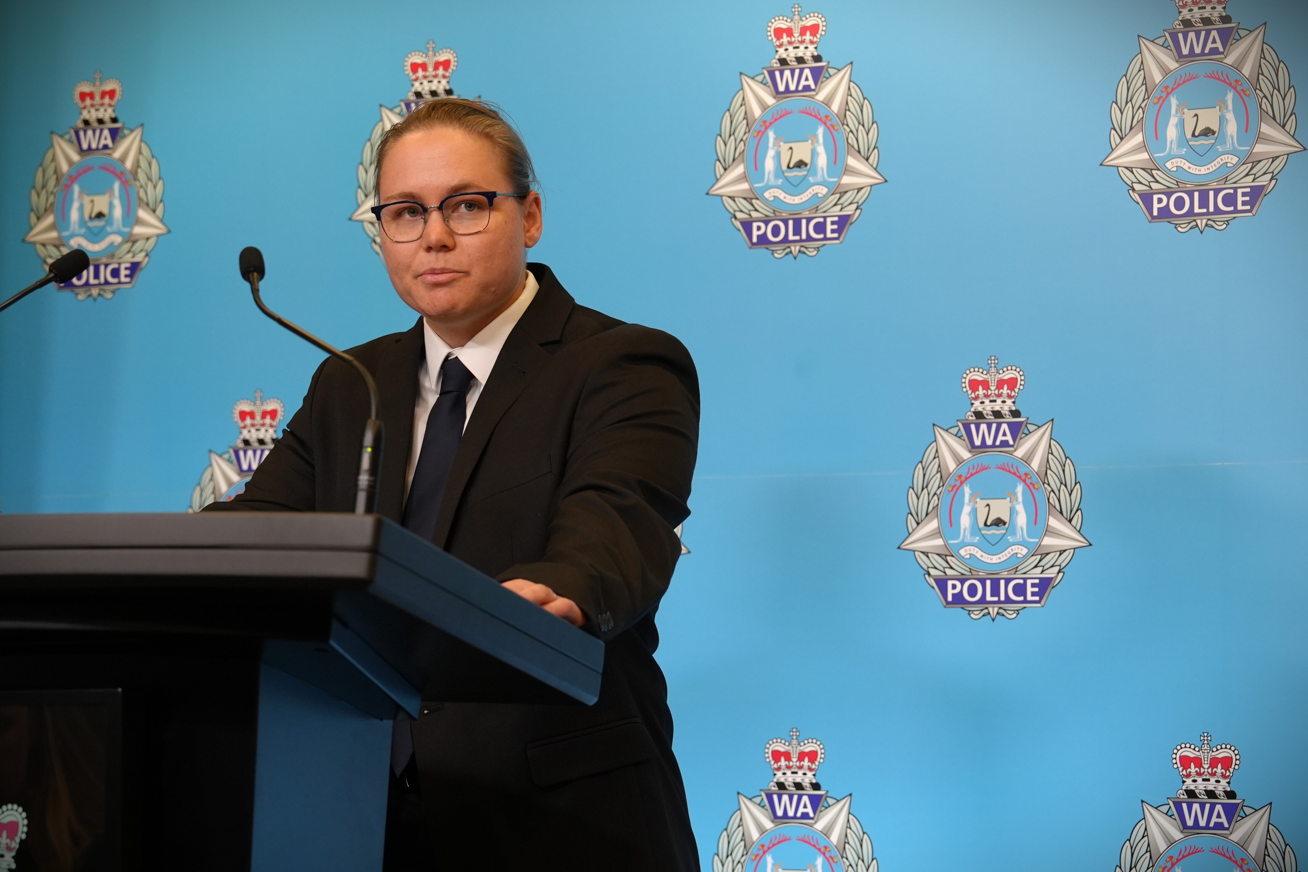 Two men on the run after Forrestfield man held at knifepoint in home ...