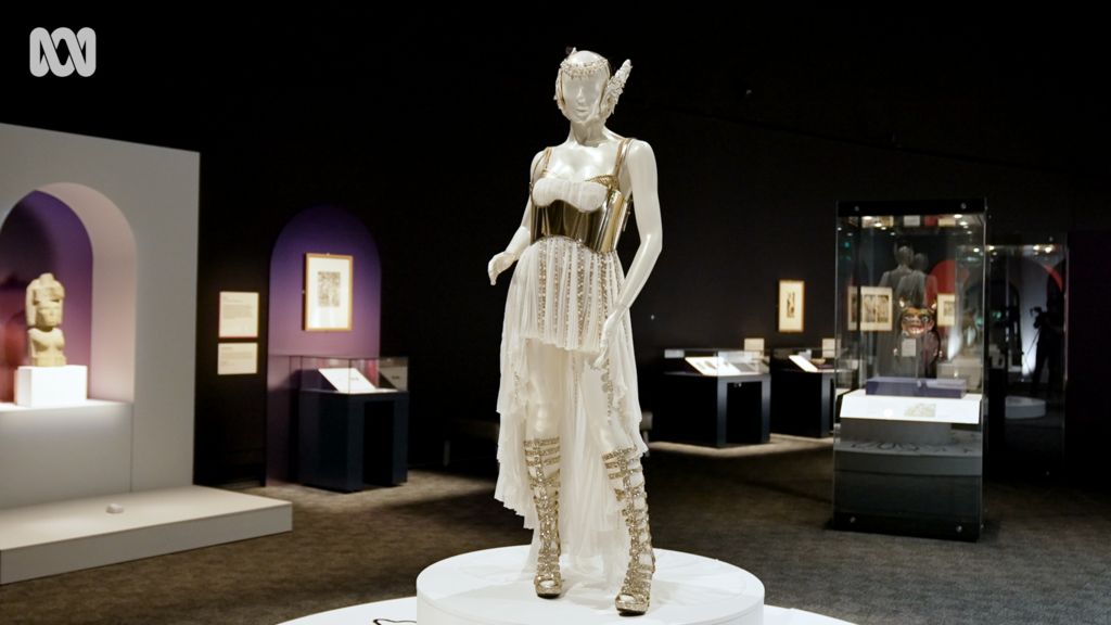 Curator describes Kylie Minogue's iconic Aphrodite outfit - ABC News