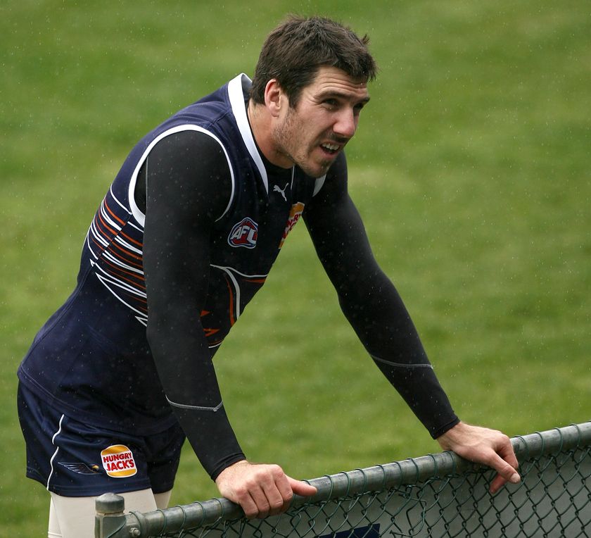 Eagles secure Lynch and Rosa with new contracts - ABC News