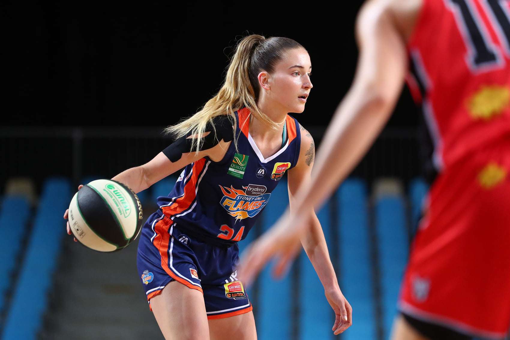 Anneli Maley attacking WNBL opponents with her defence for Sydney Uni ...