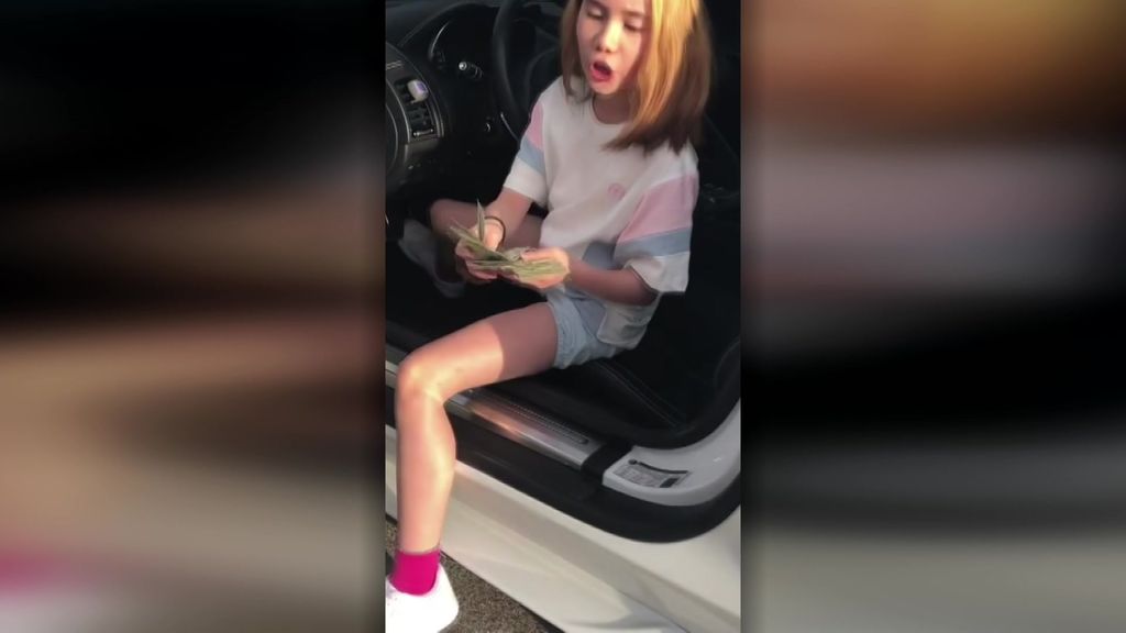 Teen influencer Lil Tay 'flexes' luxury cars and money on social media ...