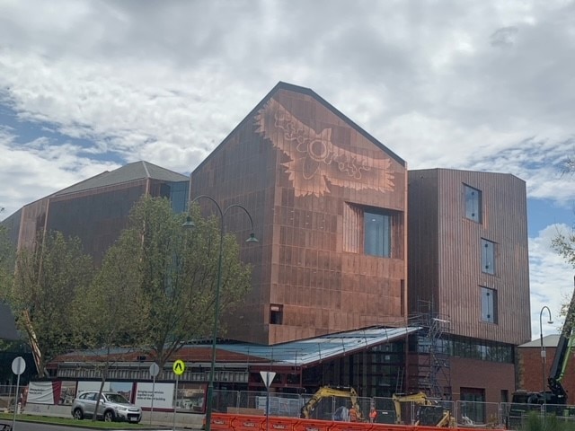 Stunning Indigenous artwork on Bendigo's new court complex now complete ...