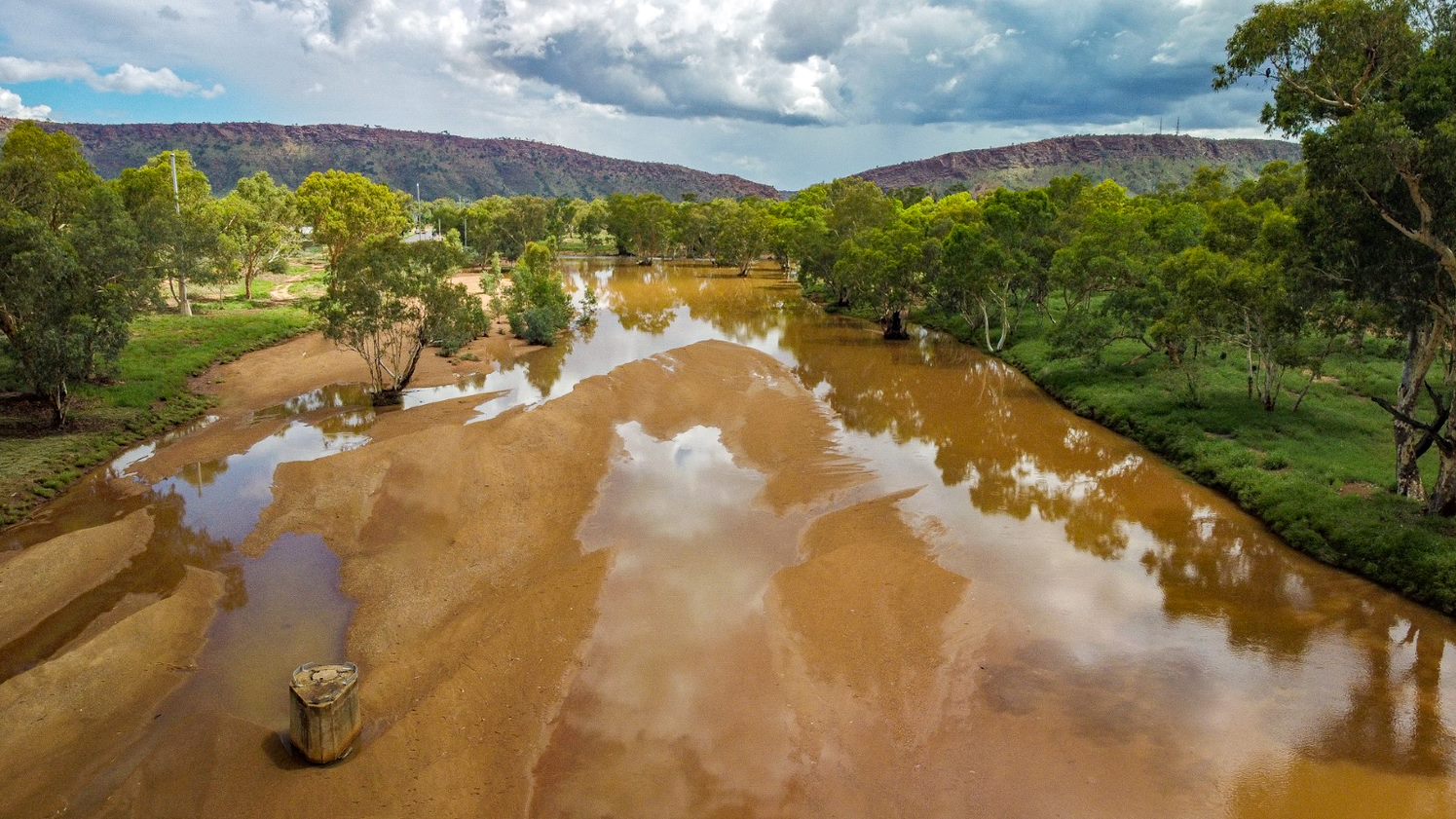 Alice Springs' usually dry Todd River flowing strong thanks to rain ...