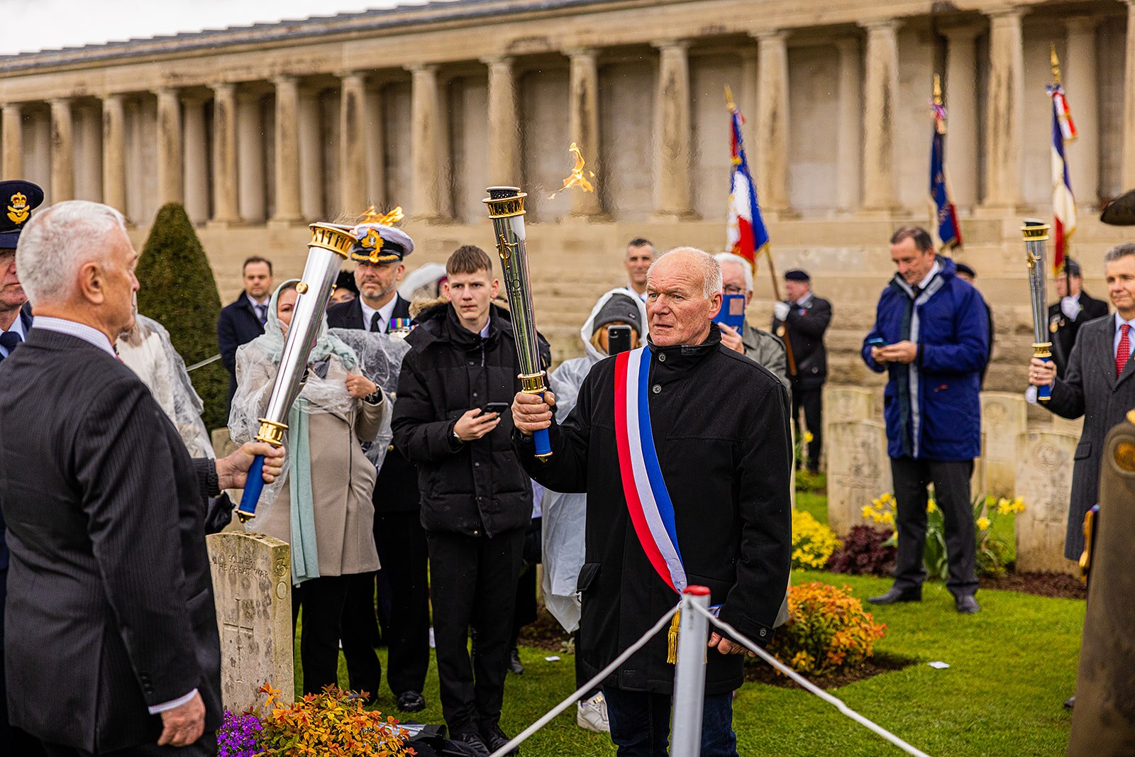 World War II veteran Jack Sealey cuts ribbon for final leg of veterans ...