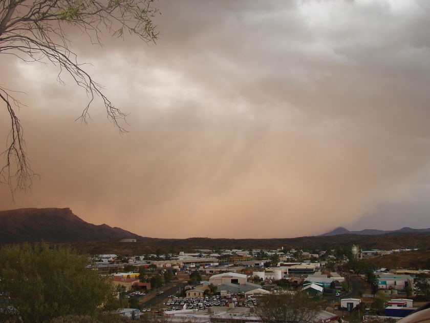 Rain breaks record Alice Springs dry spell - ABC News